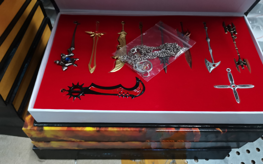 League of legends Weapon Box – Gamer Diorama